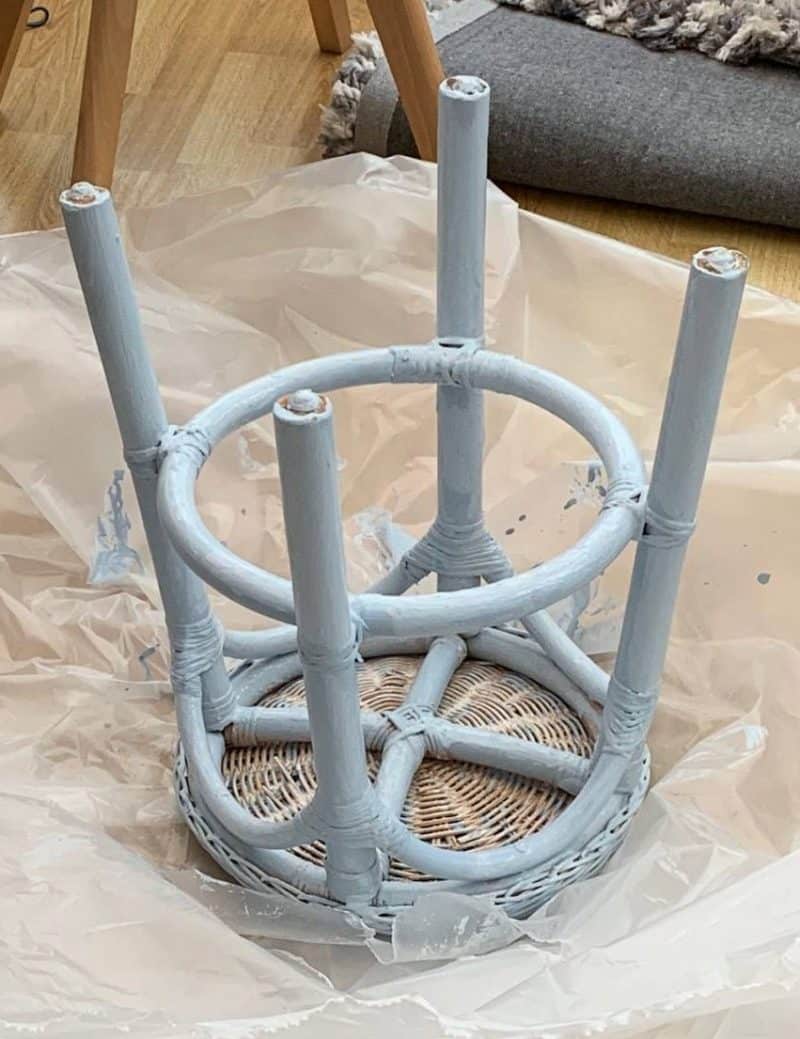 How to upcycle a wicker stool