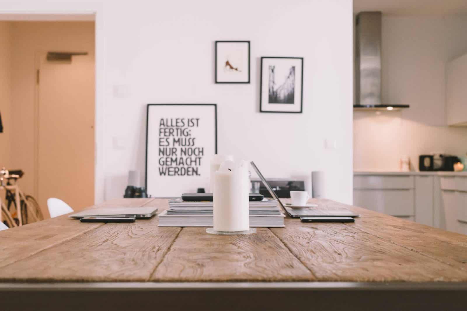 5 Simple Ways To Live a More Minimalist LIfe - A Beginners Guide