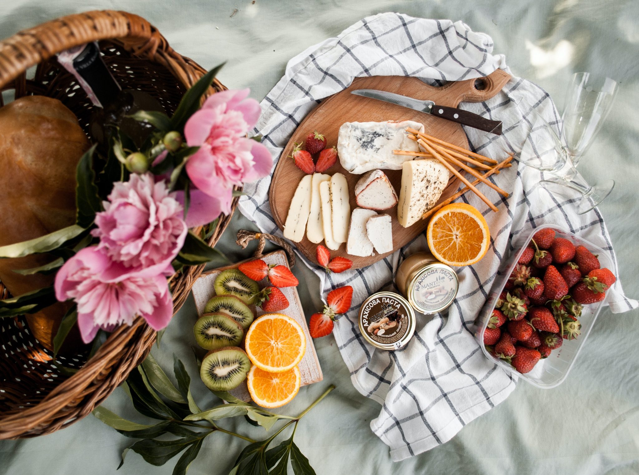 Packing the Perfect Spring Picnic