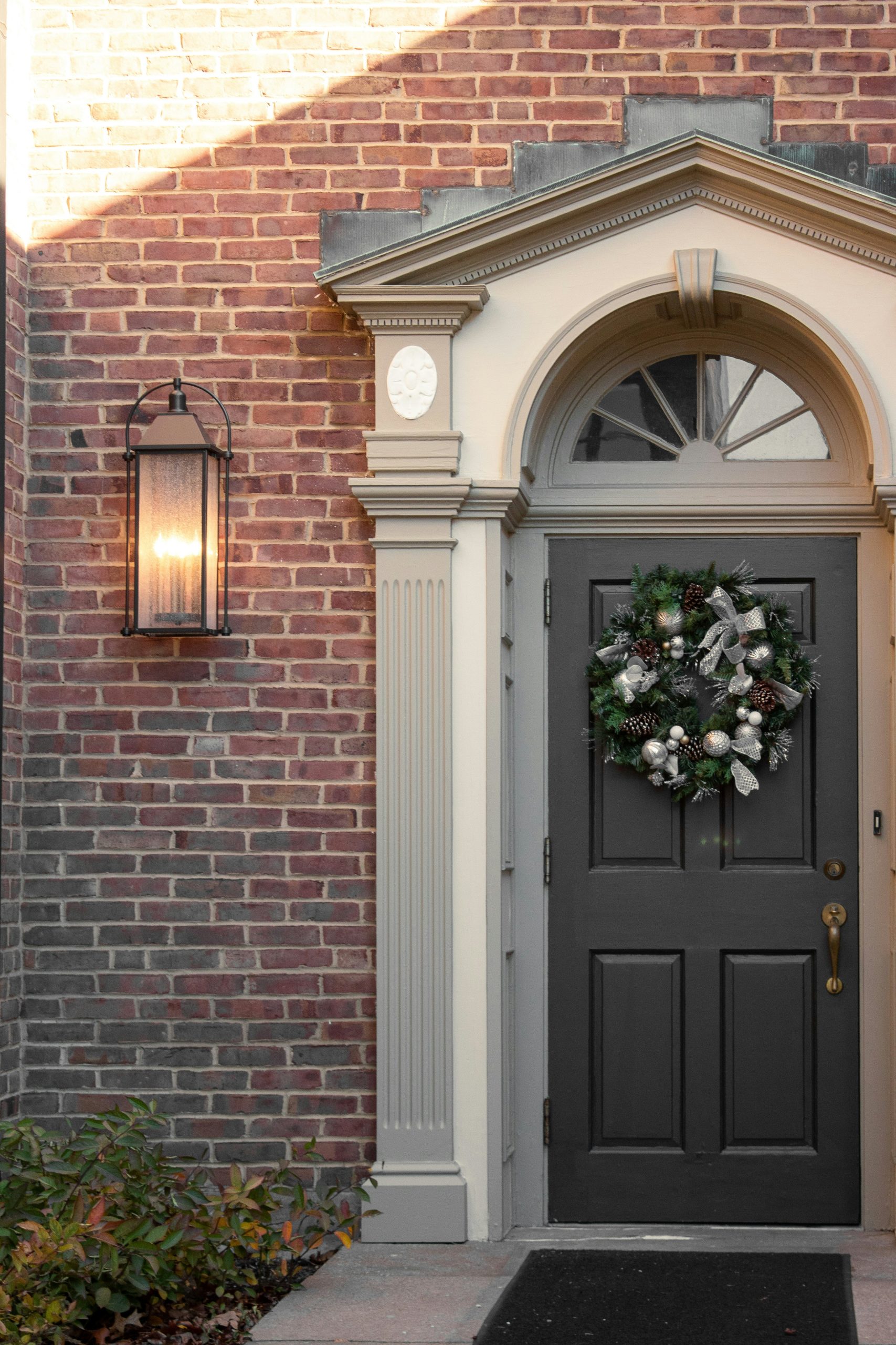 7 Best Ways to Glam Up Your Front Door