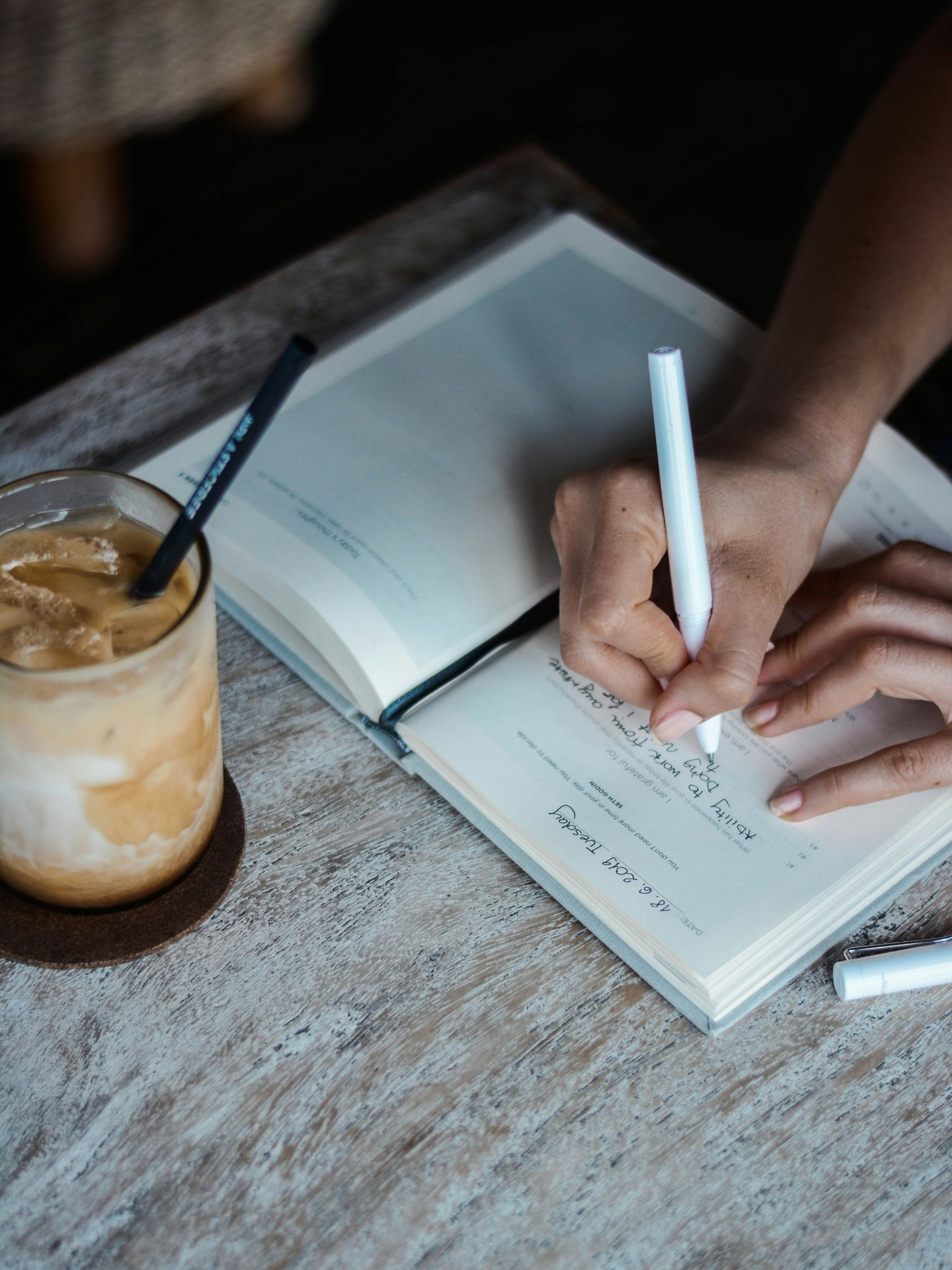 50 Gratitude Journal Prompts for Anxiety to Calm Your Mind
